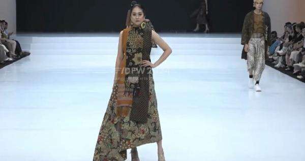 Tips Gampang Mix and Match Kain Batik dan Tenun ala Desainer Kinto ...