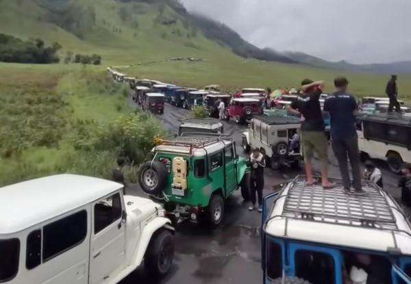 Viral Wisata Gunung Bromo Macet Parah, Pengunjung Keluhkan 2 Jam Tak Bergerak - News+ on RCTI+