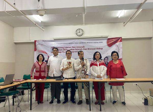 Keluarga Luruskan Simpang Siur Sejarah WR Soepratman, Pencipta Lagu ...